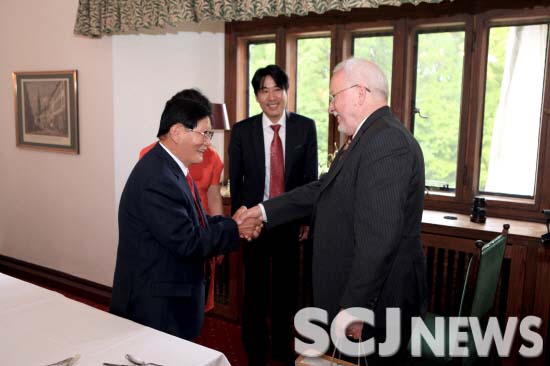Shinchonji and Faith: The pastor Man Hee Lee meeting Former Prime ...