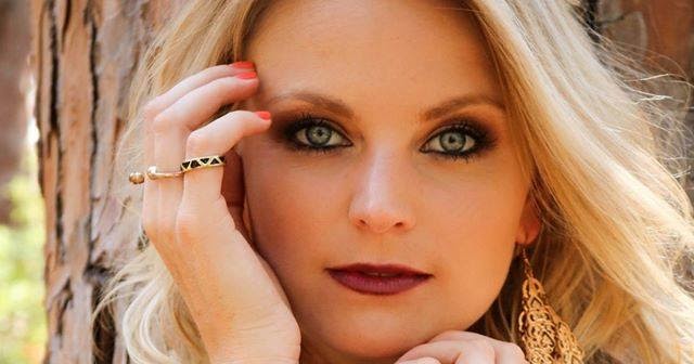 RADIO SAM BROADCASTER: Leah SA