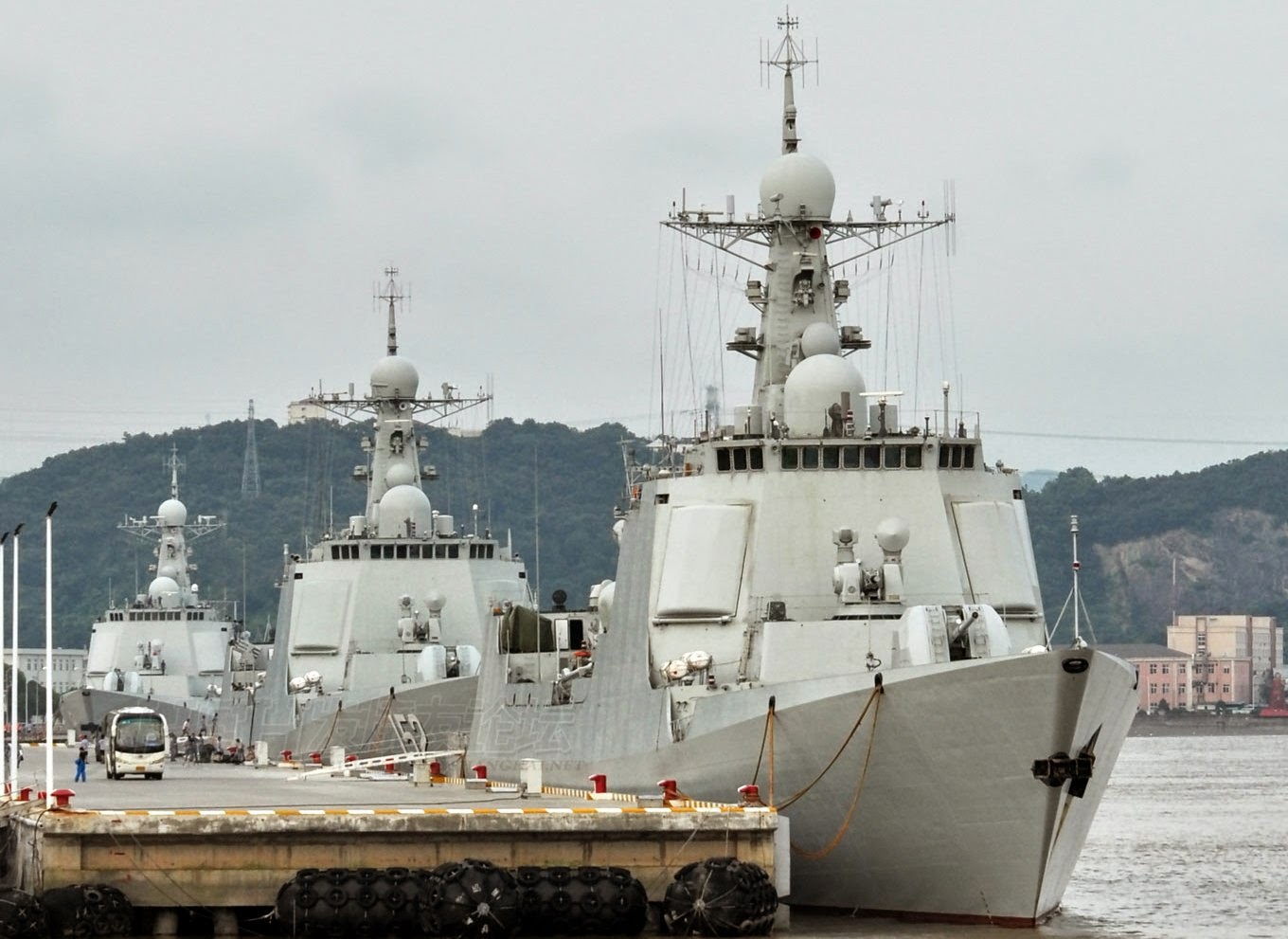 Lineup of Chinese Type 052C Air Defence Guided Missile Destroyers ...