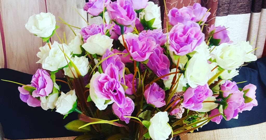 .: Maua ya artificial ya kupamba ndani yapo