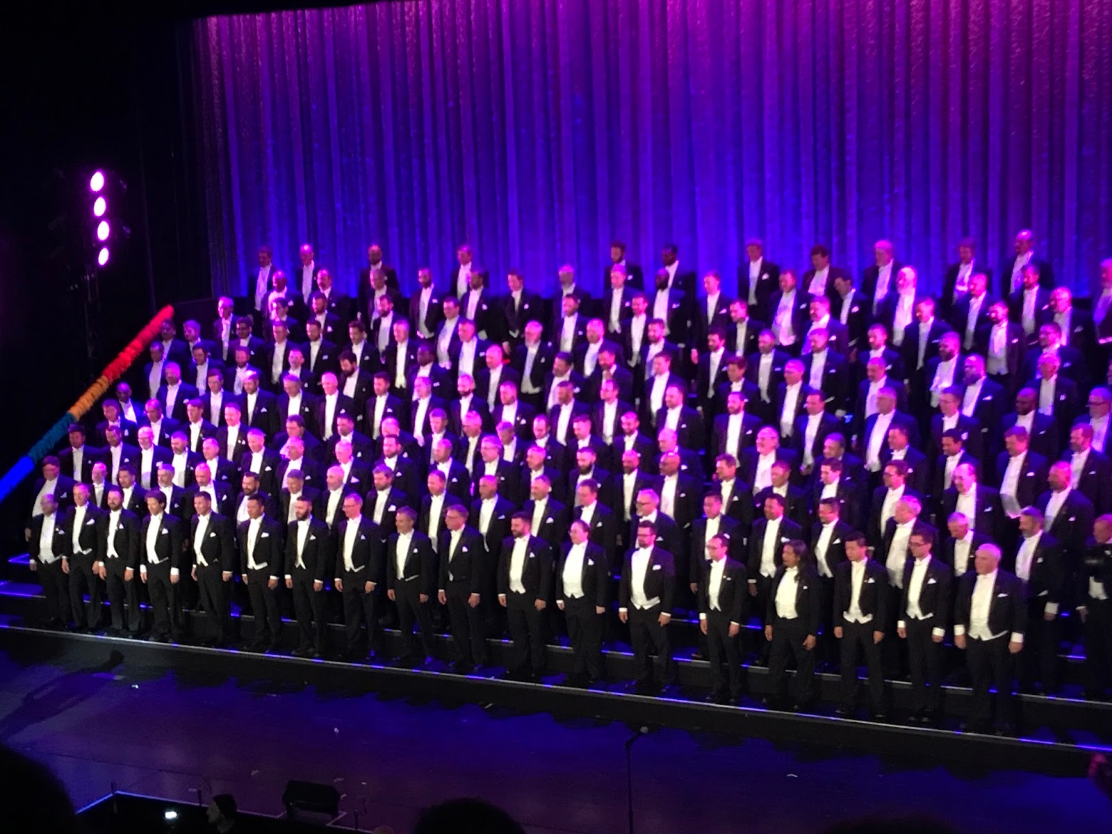 不良おばちゃんのカリフォルニア写真日記: SFGMC / サンフランシスコ・ゲイメンズ・コーラス 250人の歌声が歴史を動かすとき