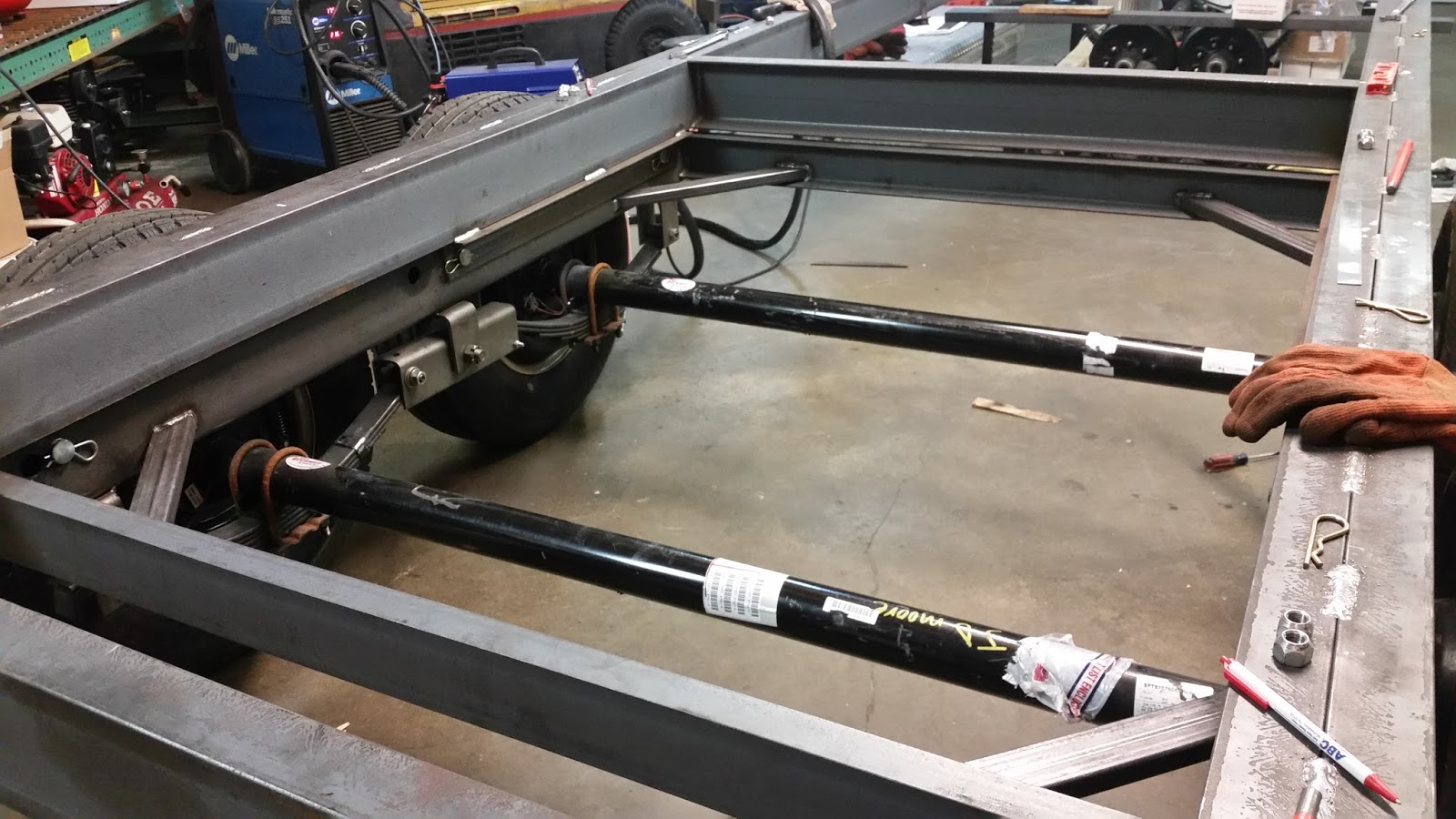 Building Gooseneck Trailer: Bracing on tandem subframe