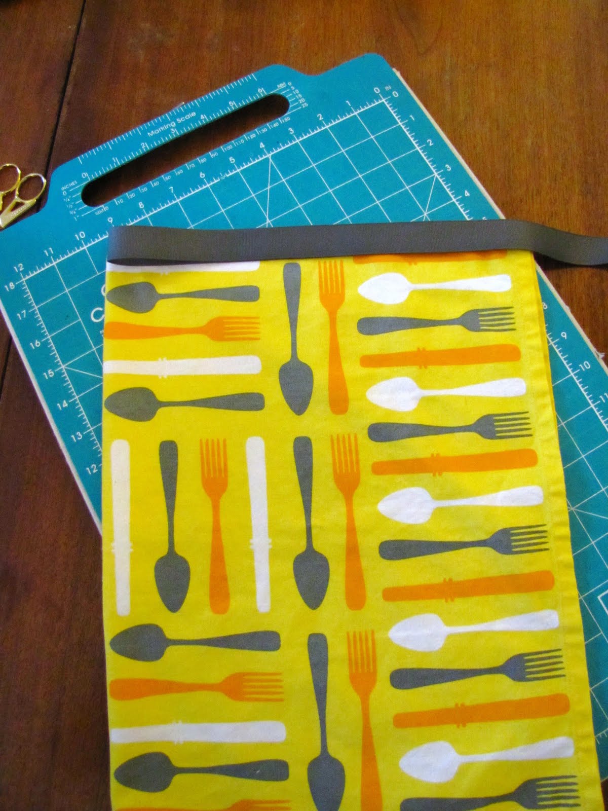 baltimore etsy street team: Tutorial: Five-Minute Tea Towel Apron