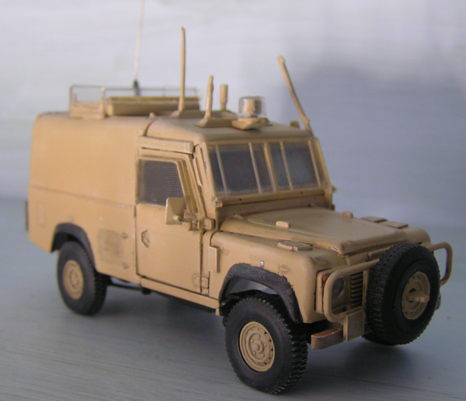 WoldsModelClub: More 1/48 Land Rovers and troops from Airfix