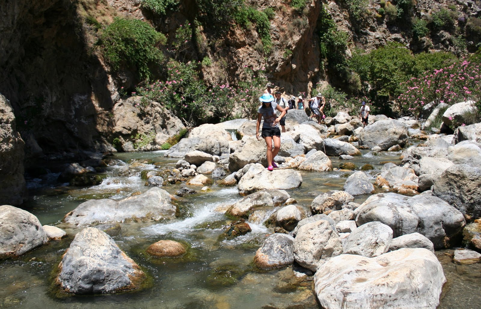EXPLORE MOUNTAINS: ΚΟΥΡΤΑΛΙΩΤΙΚΟ ΦΑΡΑΓΓΙ (ΜΟΝΗ ΠΡΕΒΕΛΗ)