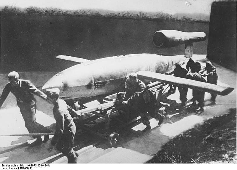 HISTORY IN IMAGES: Pictures Of War, History , WW2: Hitler's Vengeance ...