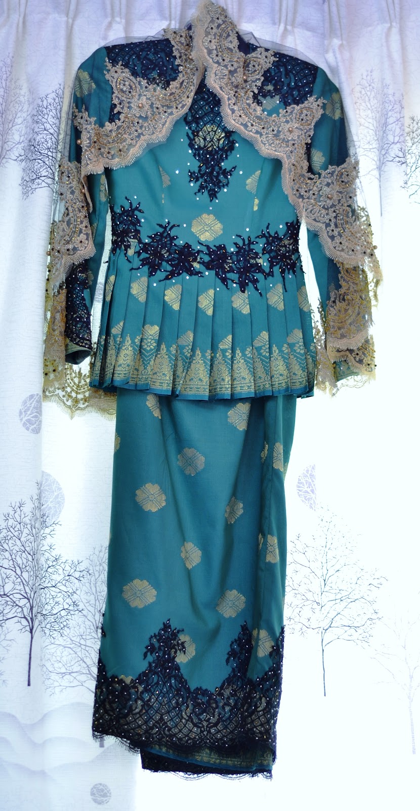 love bubbles: fenomena peplum - review baju reception by rico rinaldi