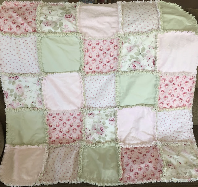 Deerecountry Quilts : Shabby Chic Roses Rag Quilt