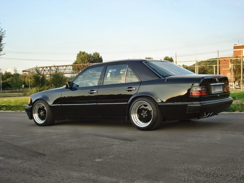 Mercedes-Benz W124 E500 Black on Black | BENZTUNING