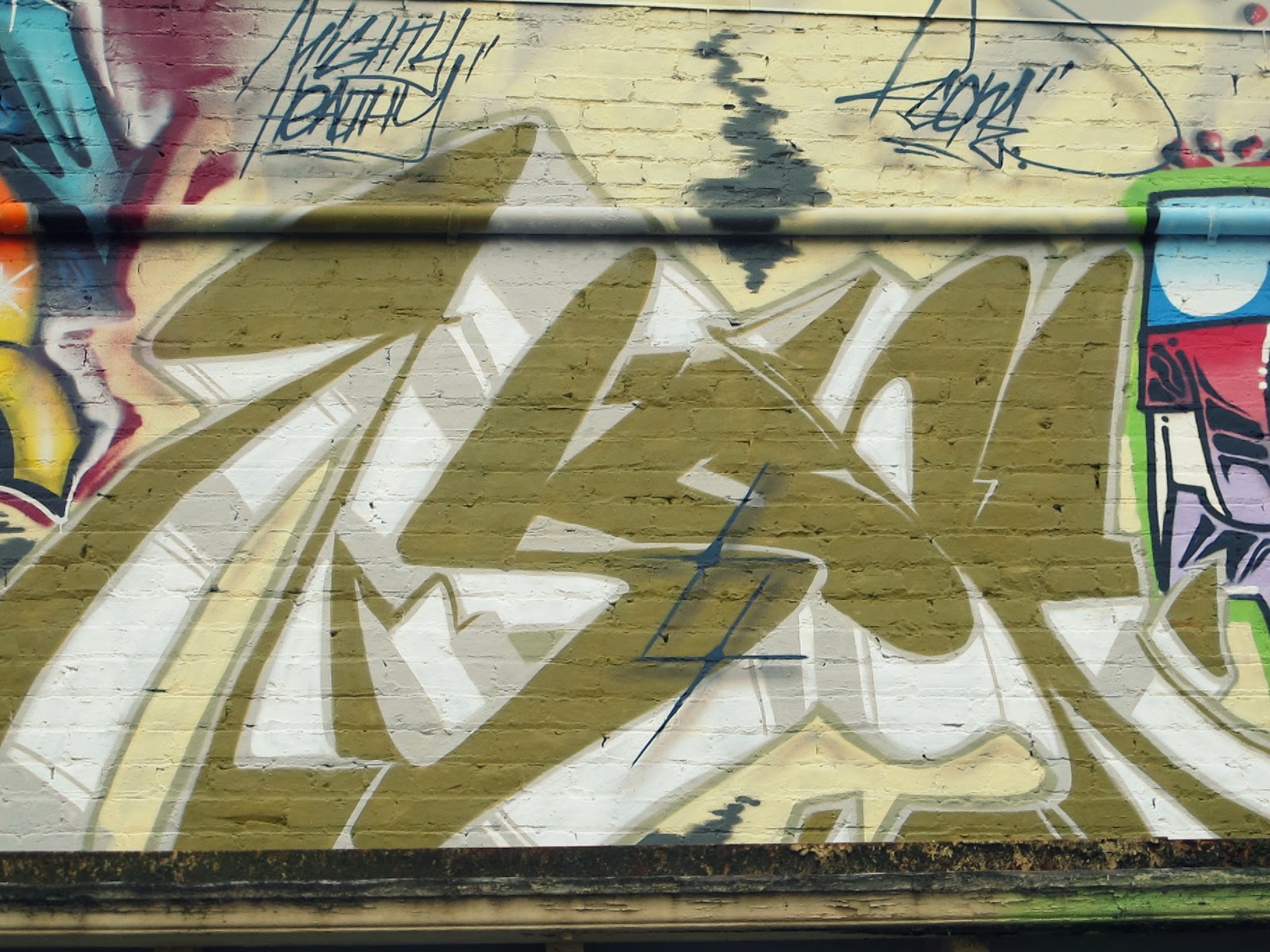 four-eyes rella: Quake of the Cans 2 - yes, it's graffiti day