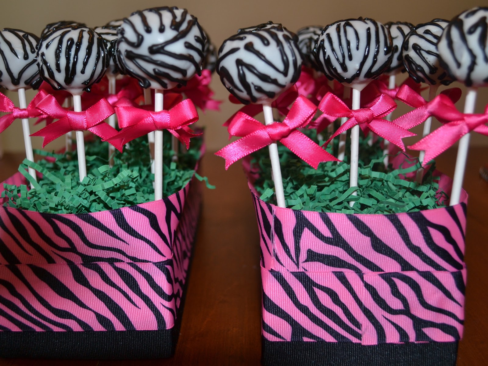 D.Licious: Zebra Cake Pops for a Baby Shower