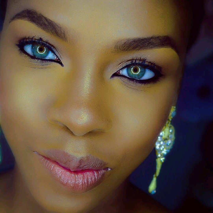 More makeup photos of Peace, the girl with the golden eyes