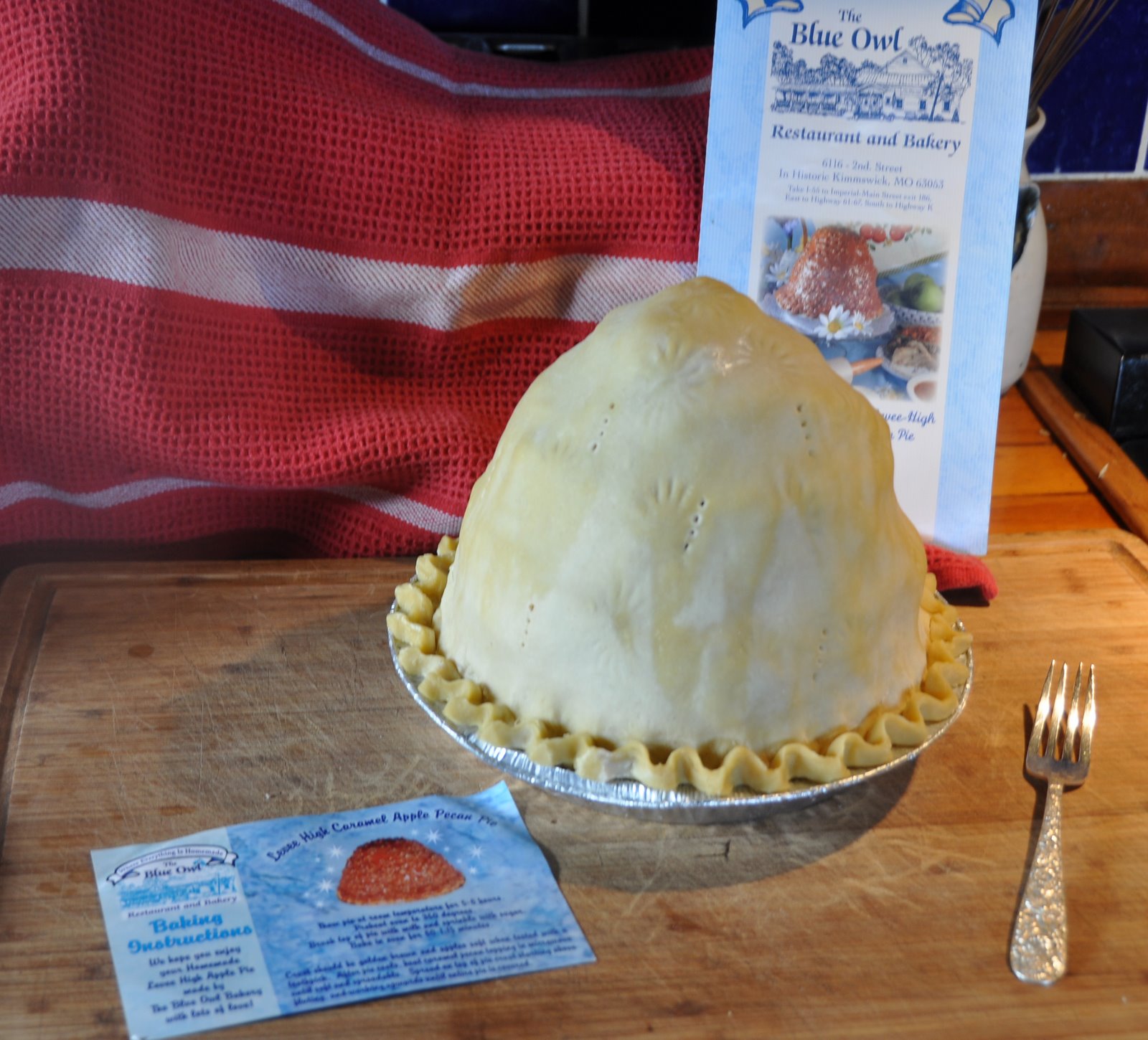 Vicki Lane Mysteries: Blue Owl Levee-High Apple Pie