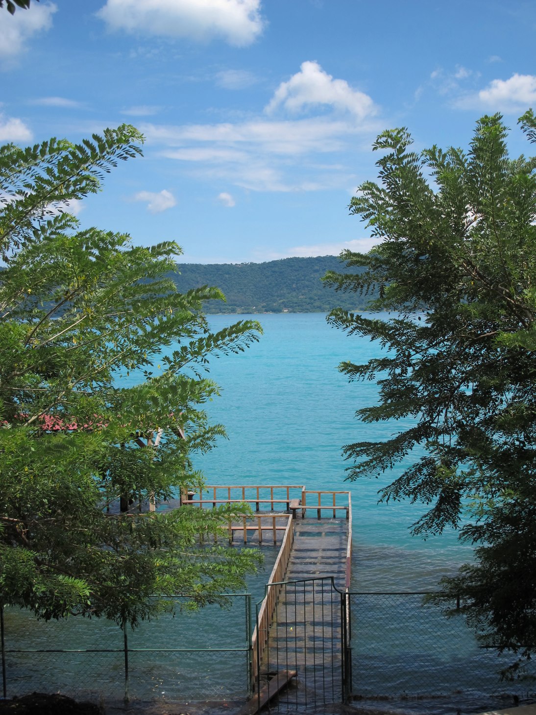 Descubre el Pulgarcito: Lago de Coatepeque un misterio de la naturaleza