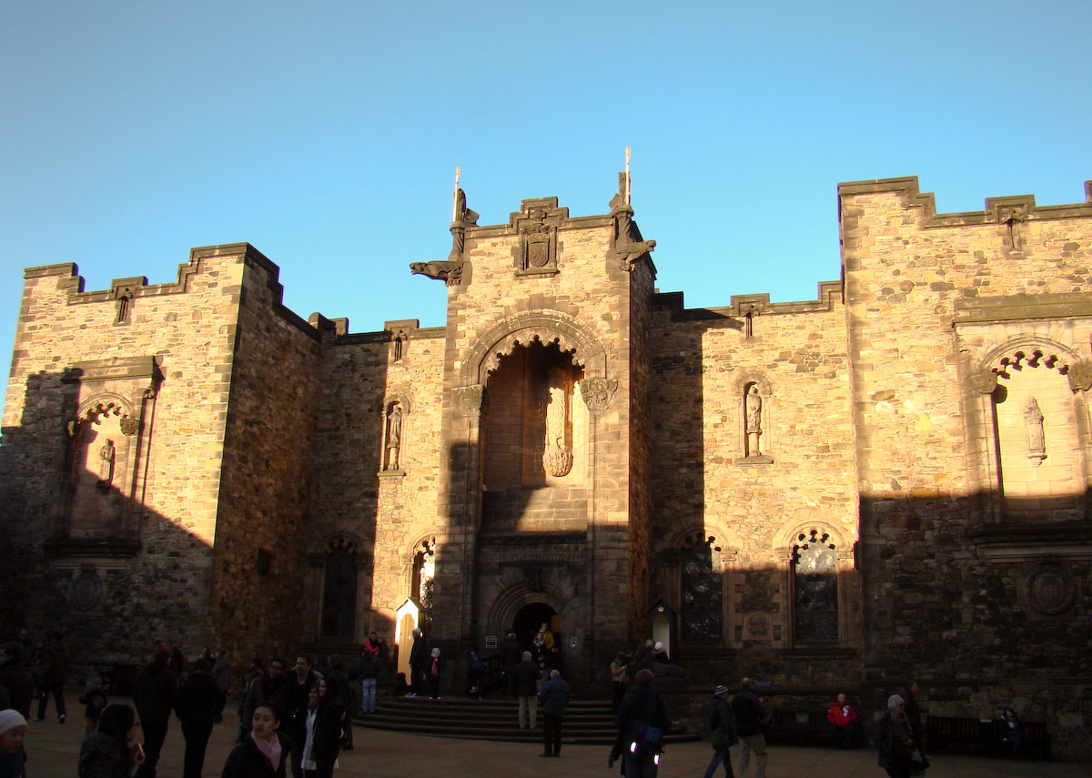 Myndins of Auld Reekie: Edinburgh Castle & the Walter Scott Monument