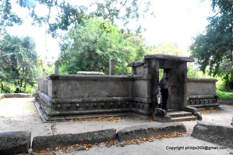 Images of Sri Lanka on blogspot.com: 'Nillakkagama" Bodhigara ...