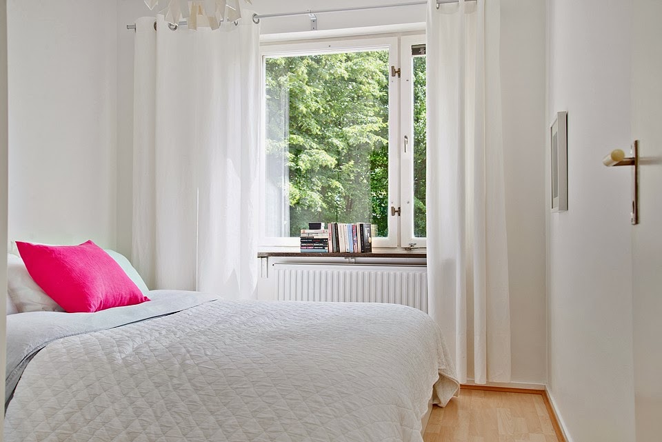 Interior: light flat with a touch of color - Seaofgirasoles