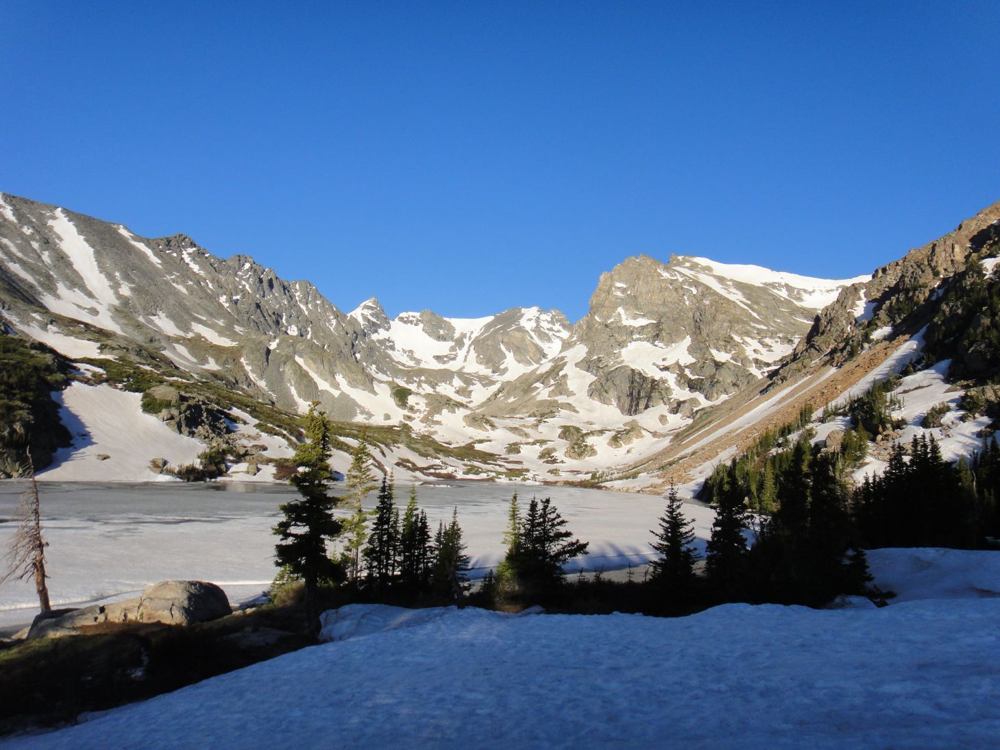 Hiking Rocky Mountain National Park: Apache Peak via Queens Way couloir.