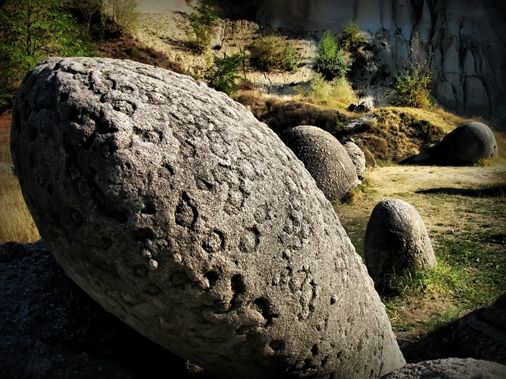 Photographis: Romanian Trovants - Living Stones
