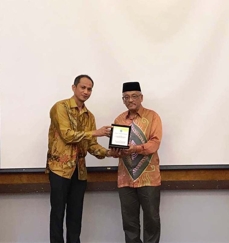 Payung Mahkota Dirgahayu Raja Melayu: Y.T.M. Raja Kecil Bongsu Perak ...