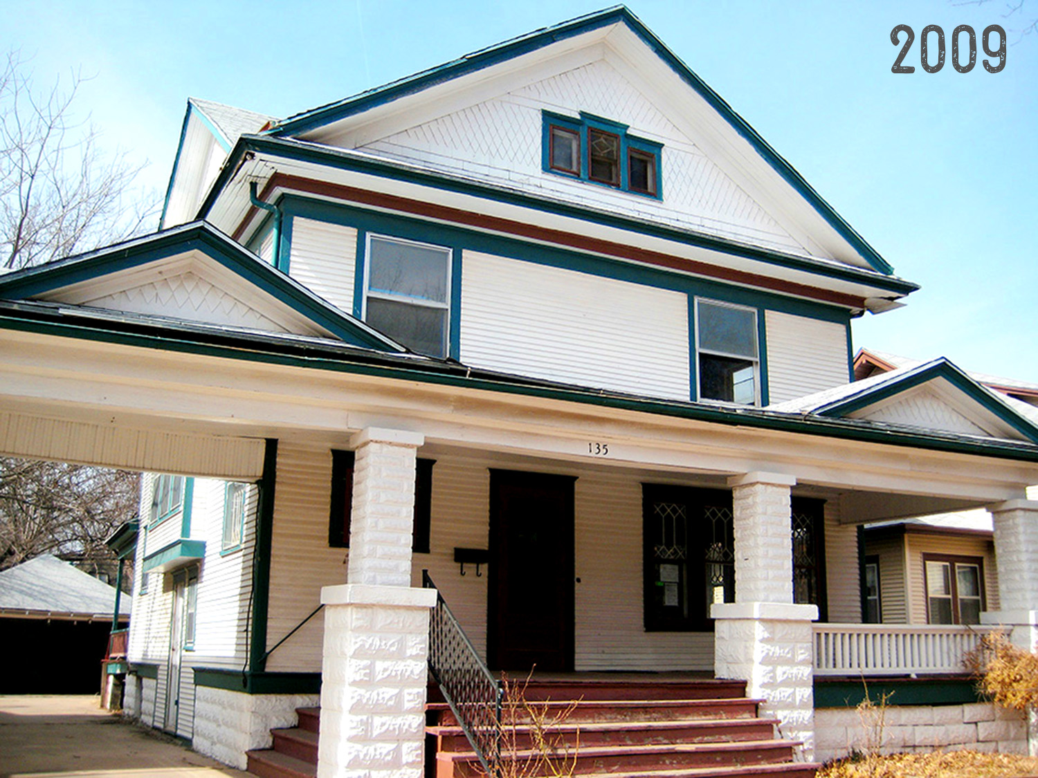 Keep Smiling: HAPPY 8 YEARS, HOUSE!