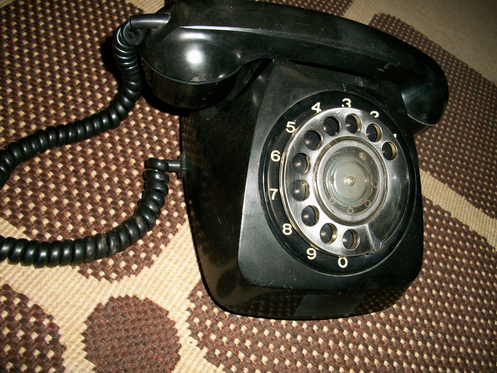 collectible items: Vintage telephone ( Talipon lama)