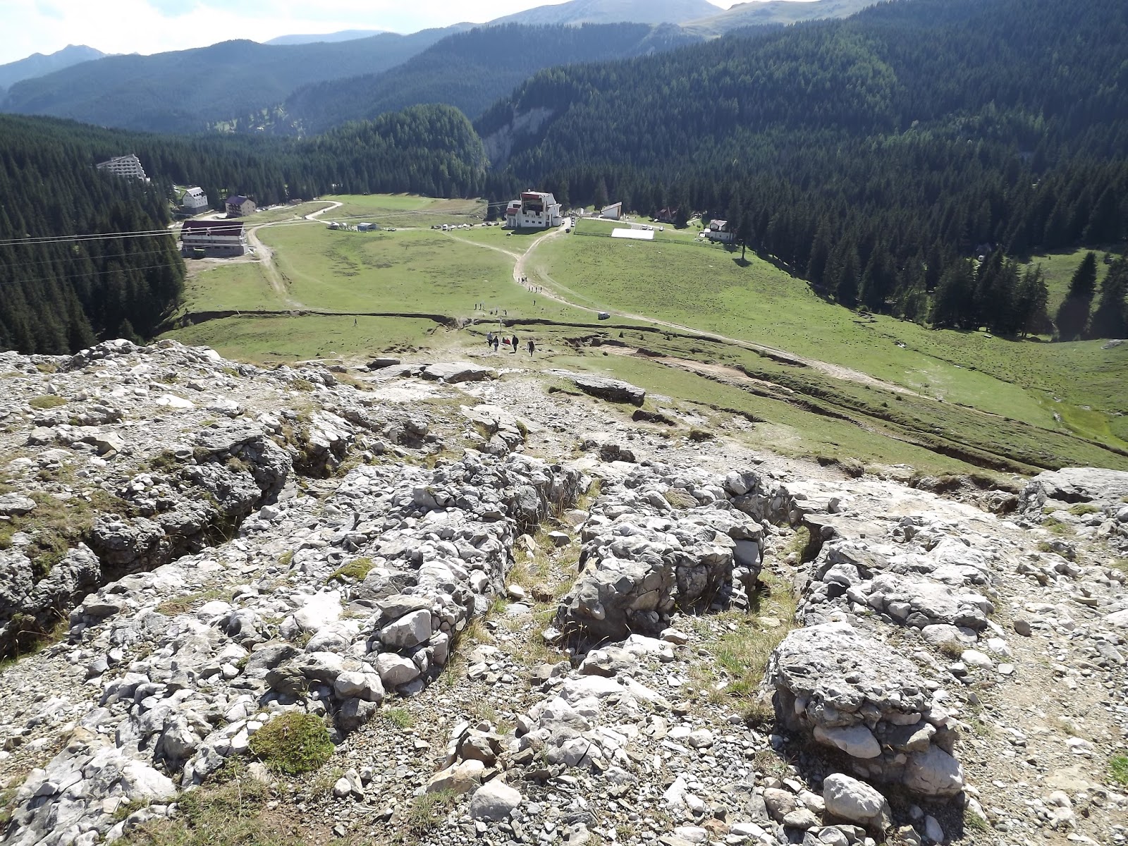 lumea in albastru: Cabana Piatra Arsa - Hotel Pestera - Cabana Babele ...
