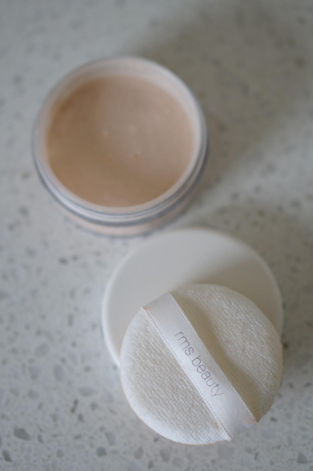CRUELTY FREE BEAUTY | RMS BEAUTY TINTED UN POWDER - Rebecca Lately