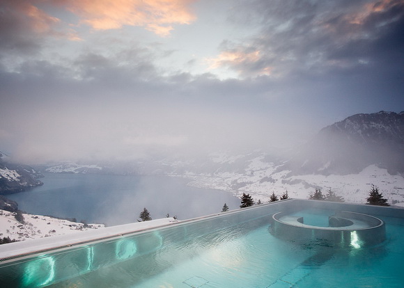 THE WORLD GEOGRAPHY: 12 Wonderful Winter Pools