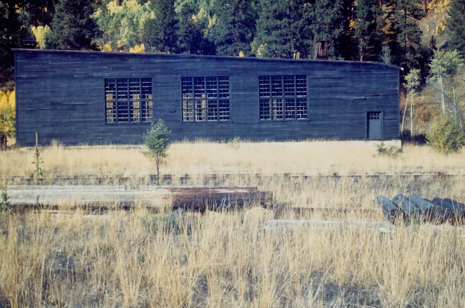KETTLE VALLEY MODEL RAILWAY: BROOKMERE ROUNDHOUSES, III