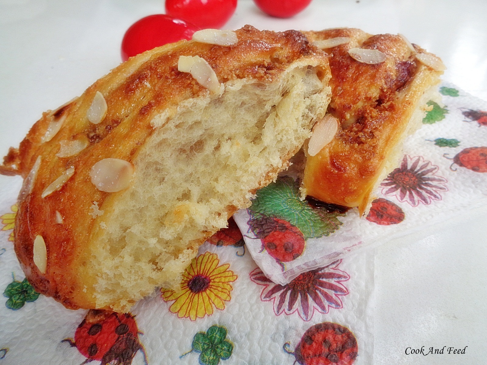 Γλυκό Ψωμί Γεμιστό/Sweet Stuffed Bread | Cook And Feed