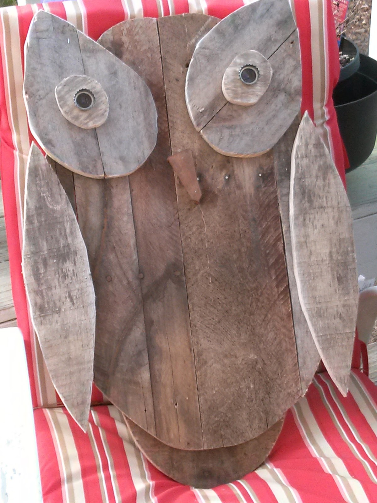 Barb's Knot So Perfect Design - Blog - : OWL - from recycled pallet wood