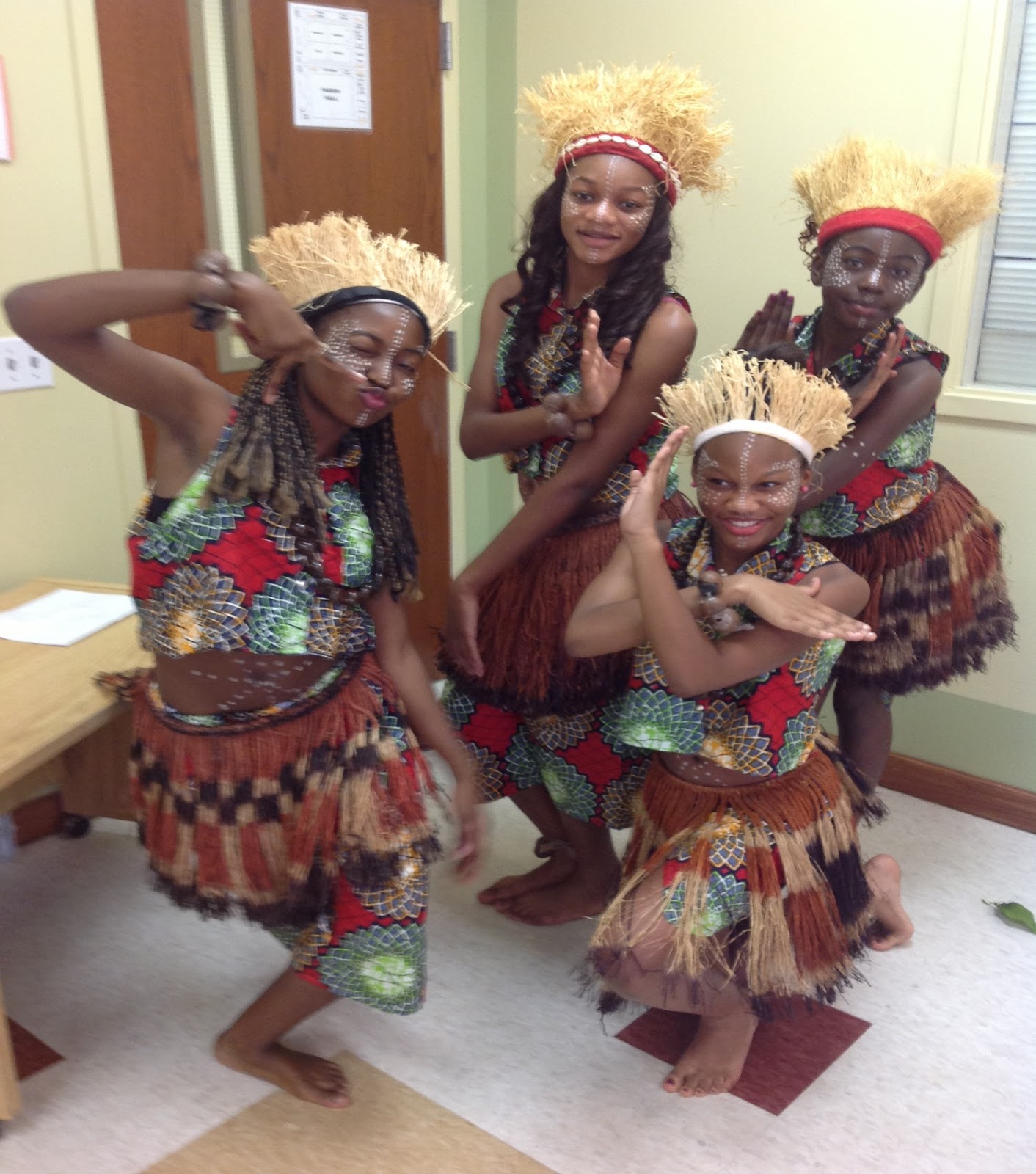 4 Congolese Girls Dance African Traditional Music