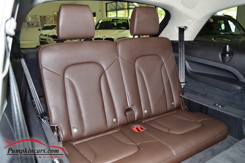 CHECK OUT OUR ASTONISHING AUDI Q7 w/ THIRD ROW SEATING & AWD!!