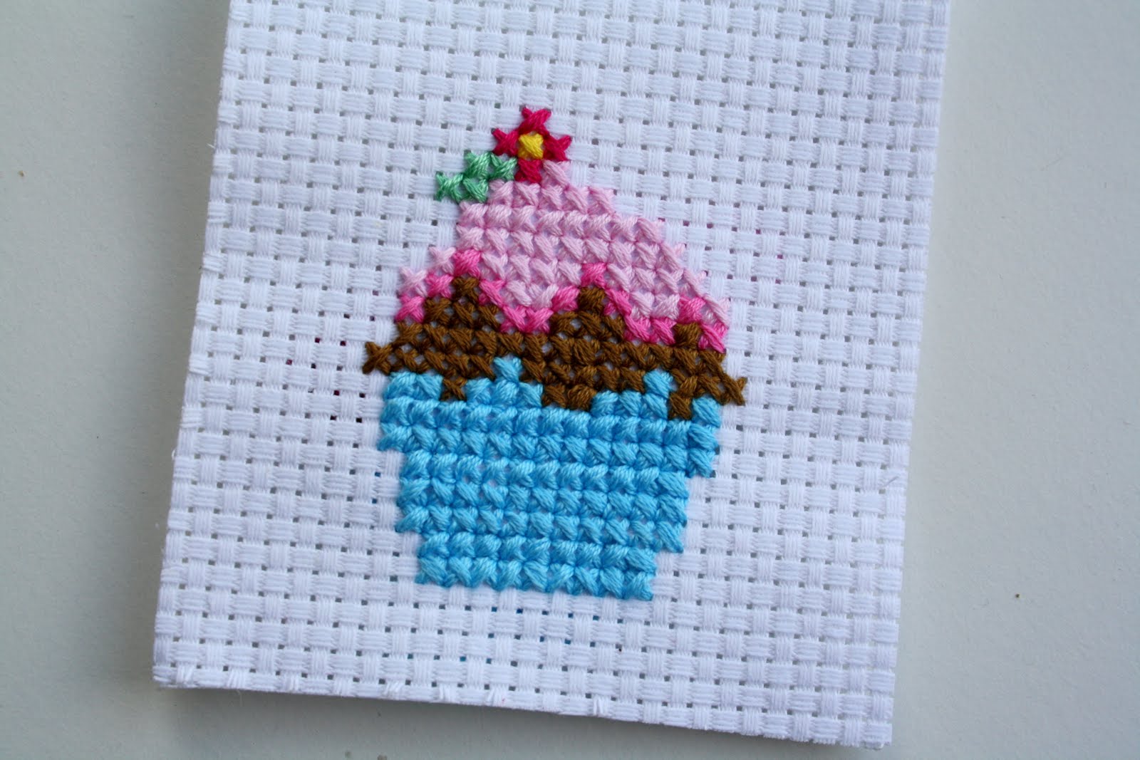 bare WUNDERBAR: Korsstings broderi i ramme - DIY...