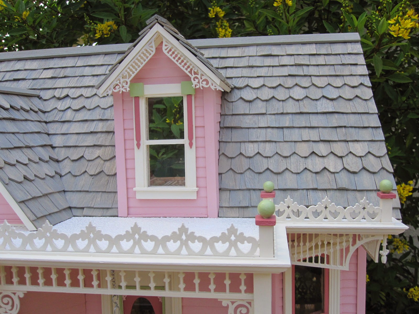 Dollhouses by Robin Carey: The Elizabeth Street Victorian Dollhouse