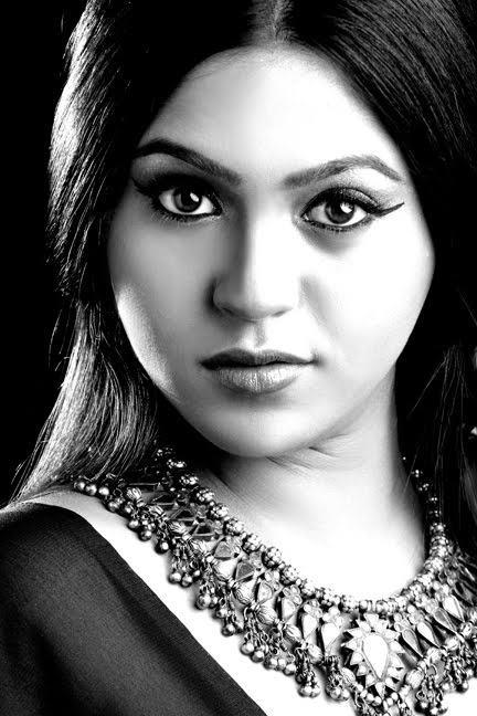 marathimaal: मृण्मयी देशपांडे (Mrunmayee Deshpande)