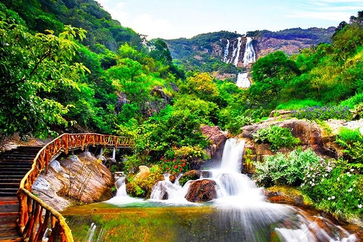 Guangdong Travel Guide: Grand Waterfall in Baishui Village