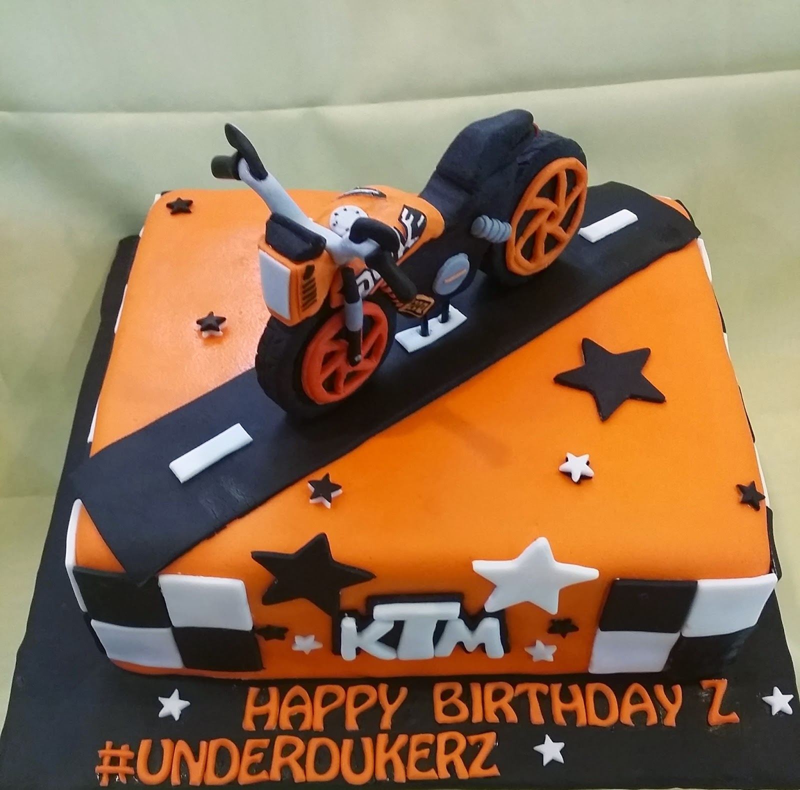 Sweet Creations: Ktm 200 Duke Oreo cake for Z