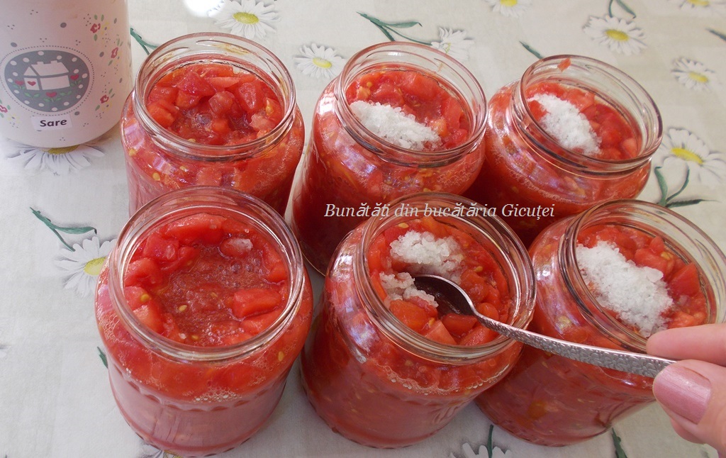 Rosii cubulete in suc propriu - Bunătăți din bucătăria Gicuței