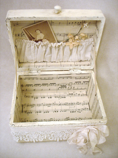 ~ The Feathered Nest ~: A finished treasure box!