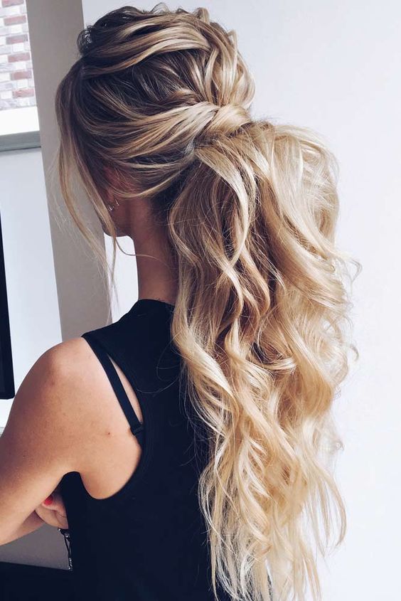 30 Eye-Catching Curly Ponytail Hairstyles You Should Try - AzzFeed