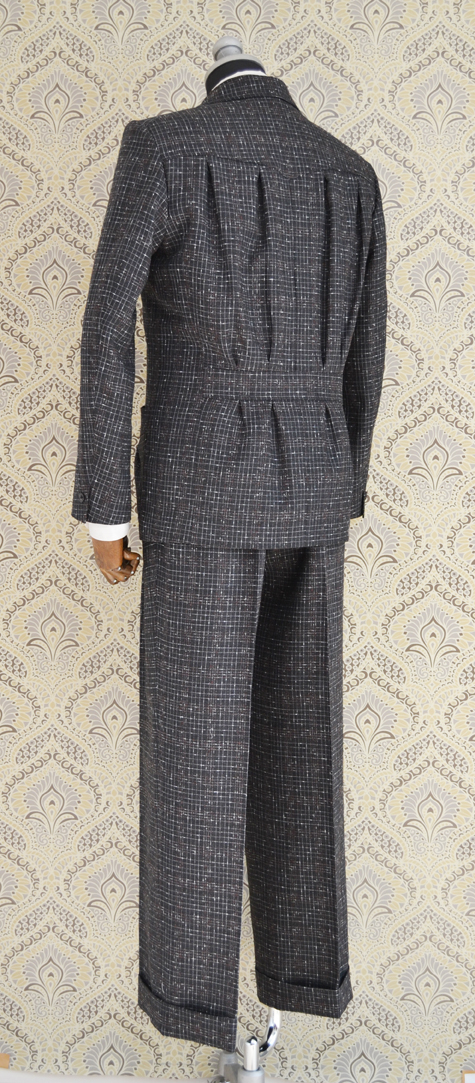 ADJUSTABLE COSTUME: Now accepting applications~3B Pinchback Style 3P-Suit