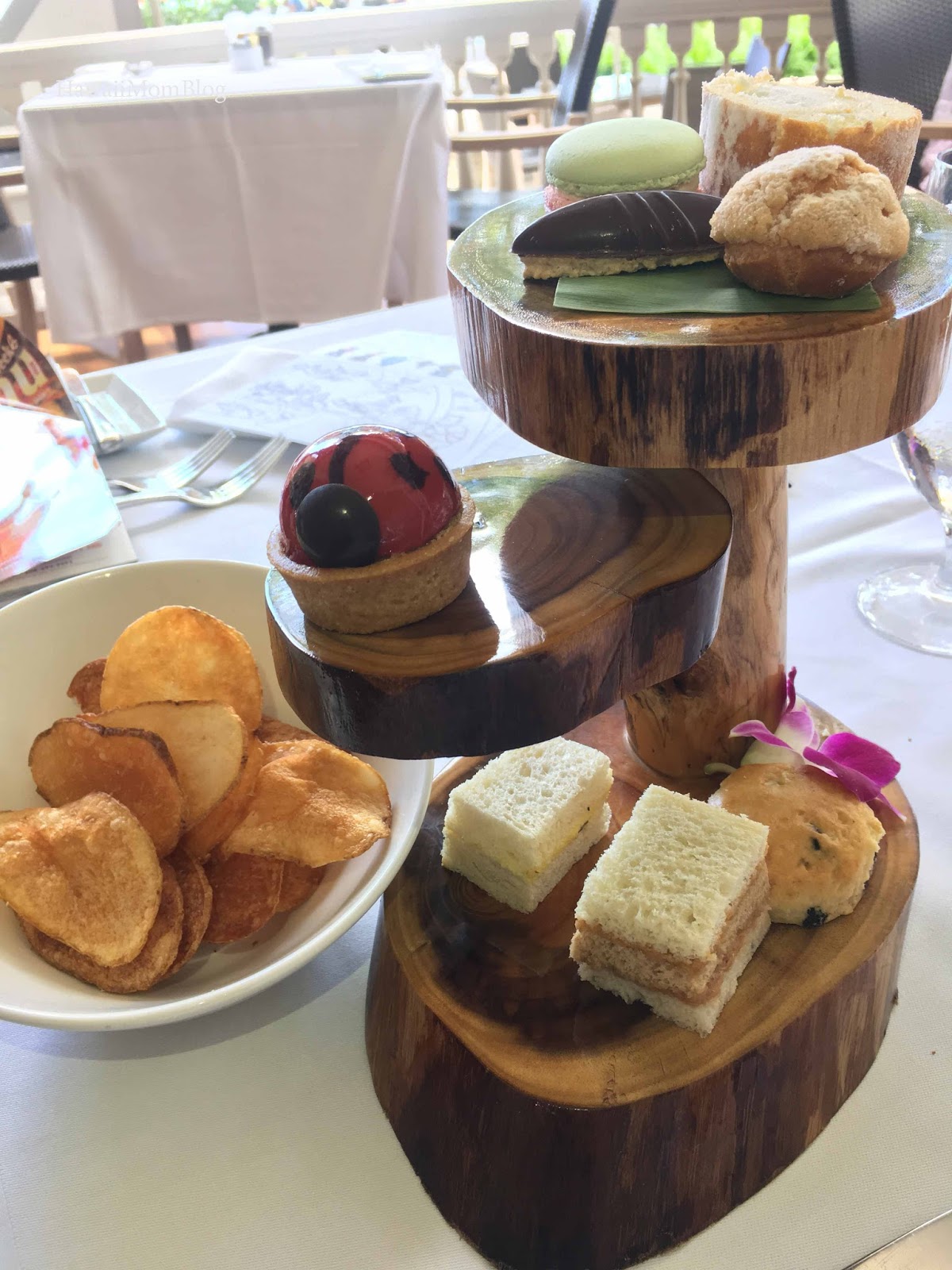 Hawaii Mom Blog: Afternoon Tea at the Moana Surfrider
