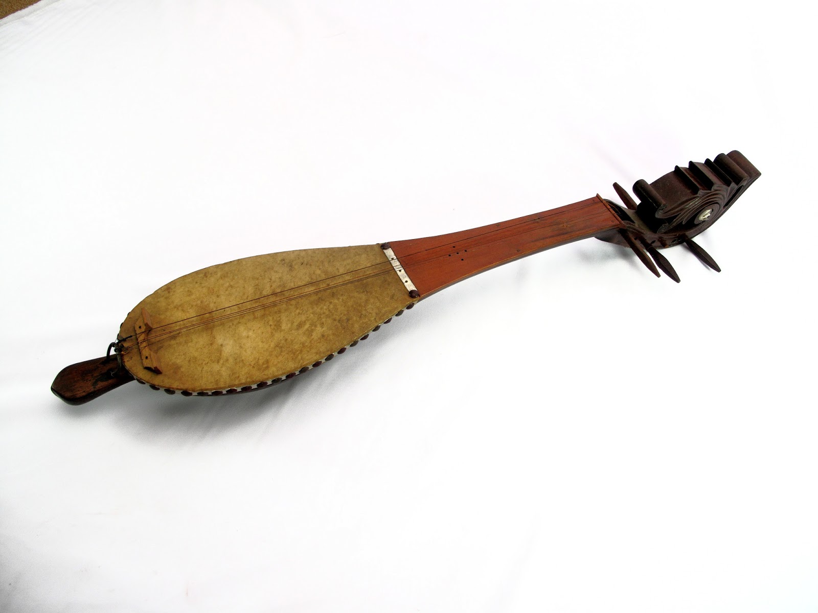 alat musik dambus khas babar - aneka cemilan babar