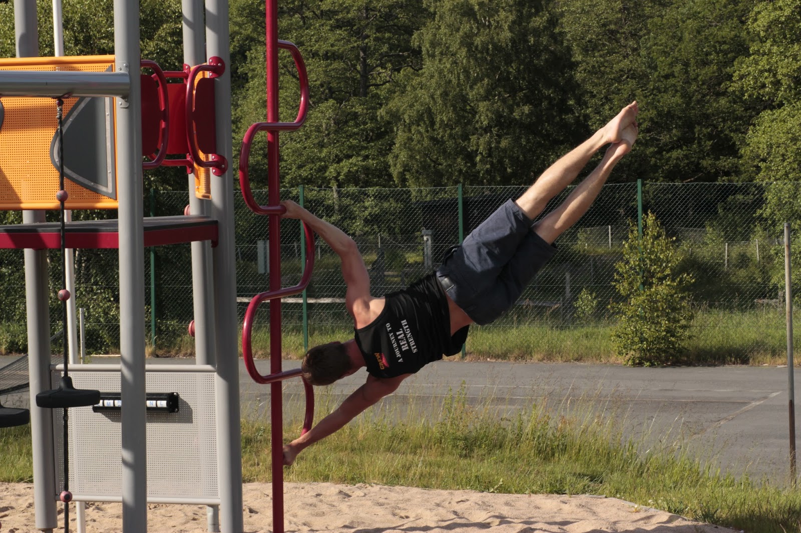 A Journey To Real Strength: Måndag: Pullups, Clutch flag och front ...
