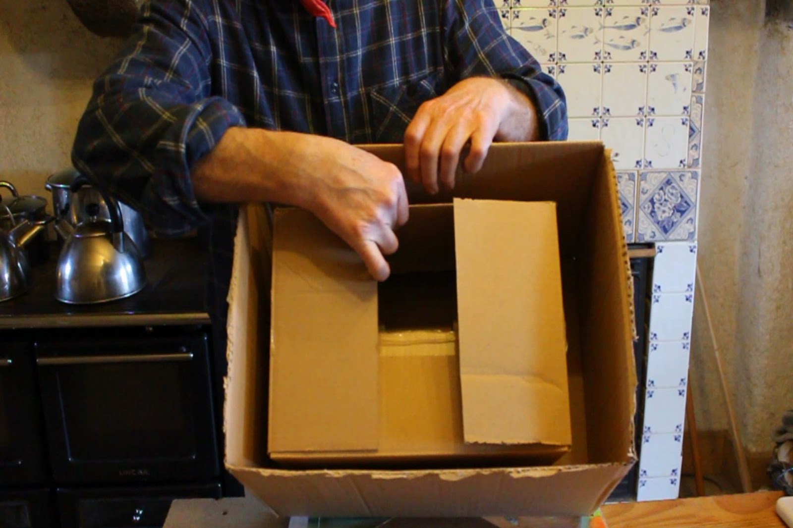 How to Make a Simple Fuelless Cooker or Hay-box - No Power? No Worries ...