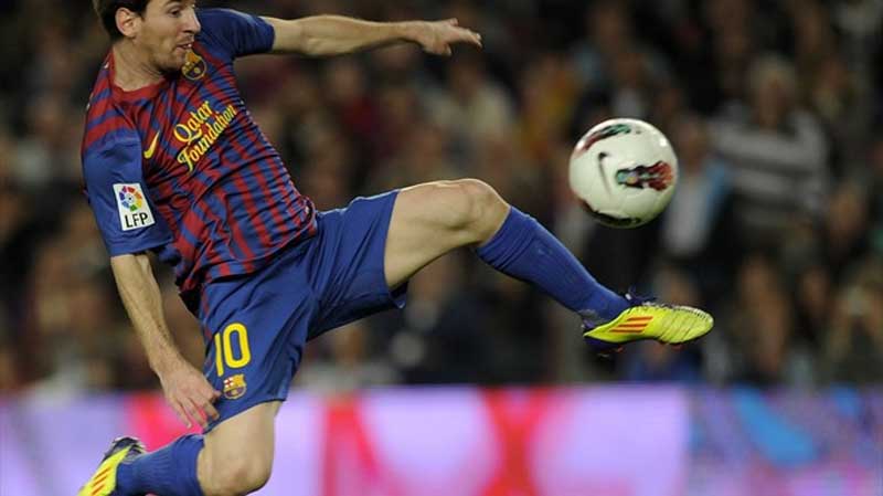 best moment picture of lionel messi photos were kicking a ball