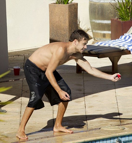 Liam Payne's Day At The Pool | Oh yes I am