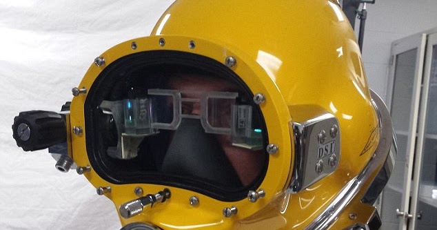 US Navy Reveals Latest Hi-Tech 'Iron Man' Diving Helmet for Elite ...
